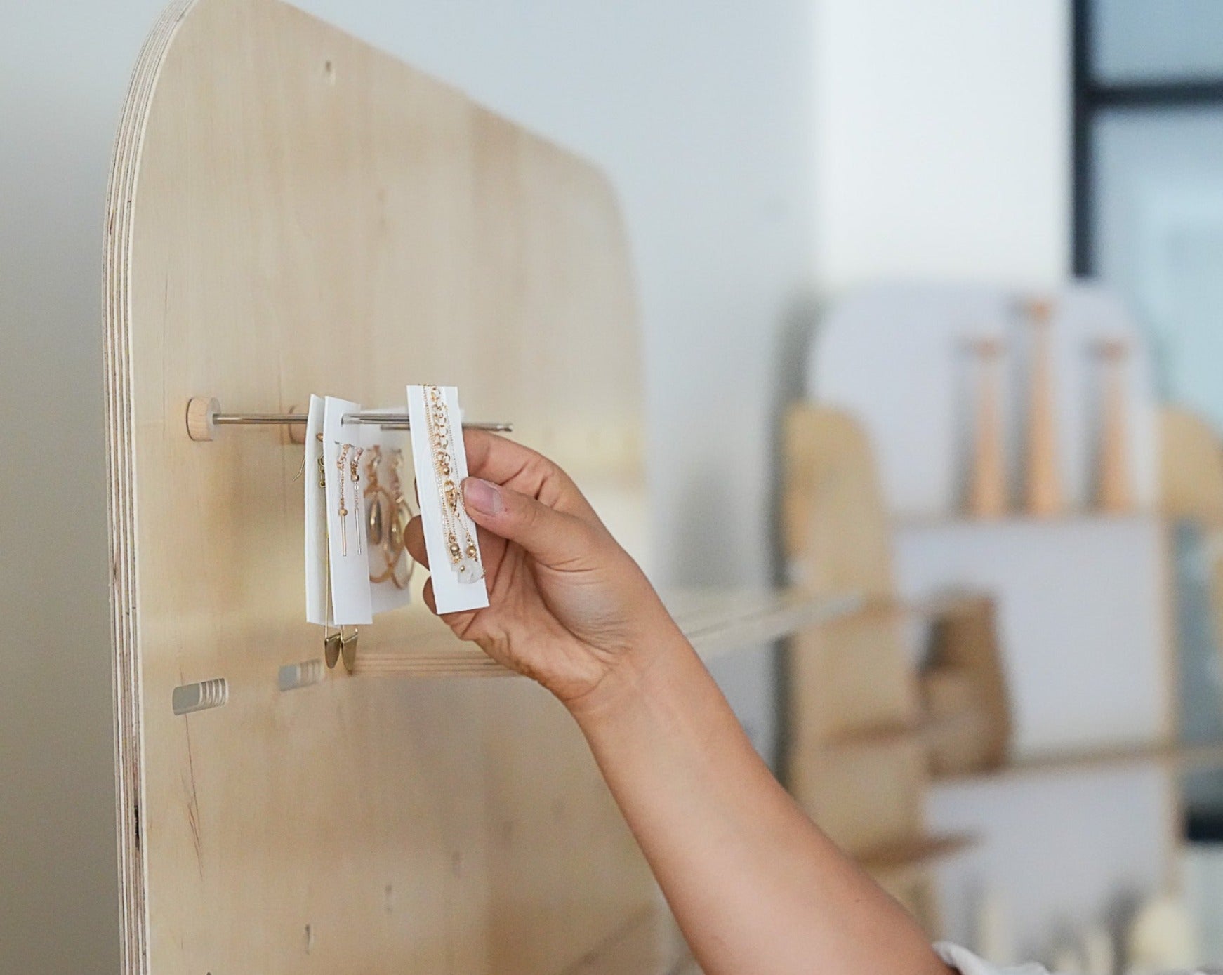 Peg No. 2 for Modular Peg Boards – Vertical Ledge